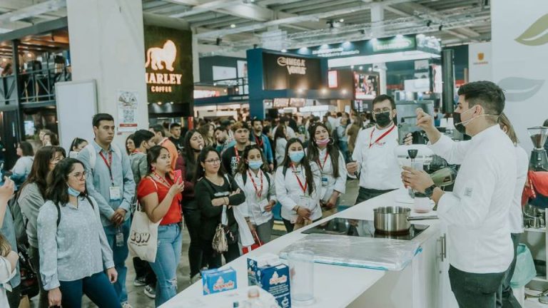 Atractiva presentación del Centro de Experiencias de Soprole Food Professionals en la más ...